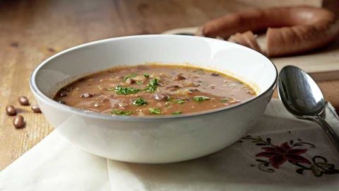 Recept voor vegan Spaanse bruine bonensoep | BoonAppetit.nl